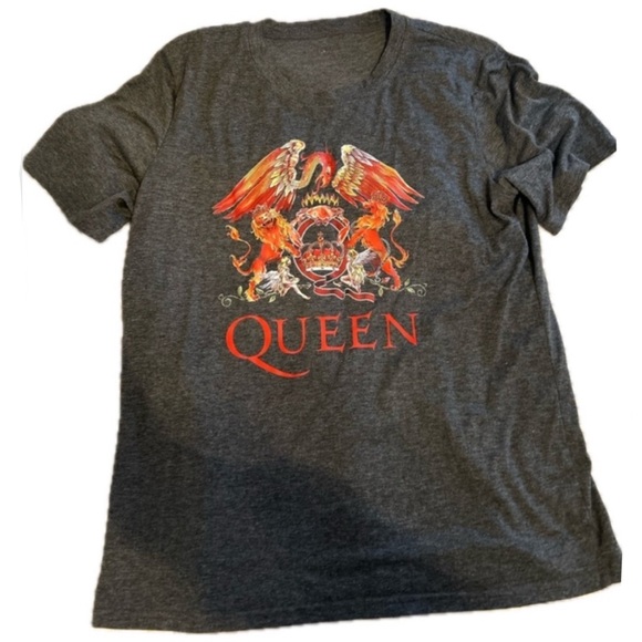Queen | Tops | Queen Graphic Tshirt | Poshmark